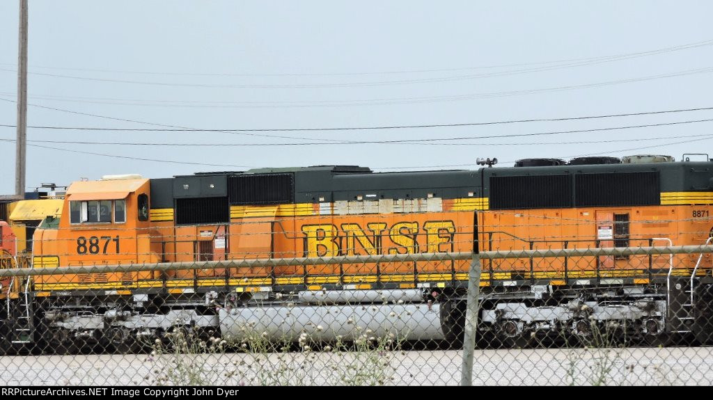 BNSF 8871